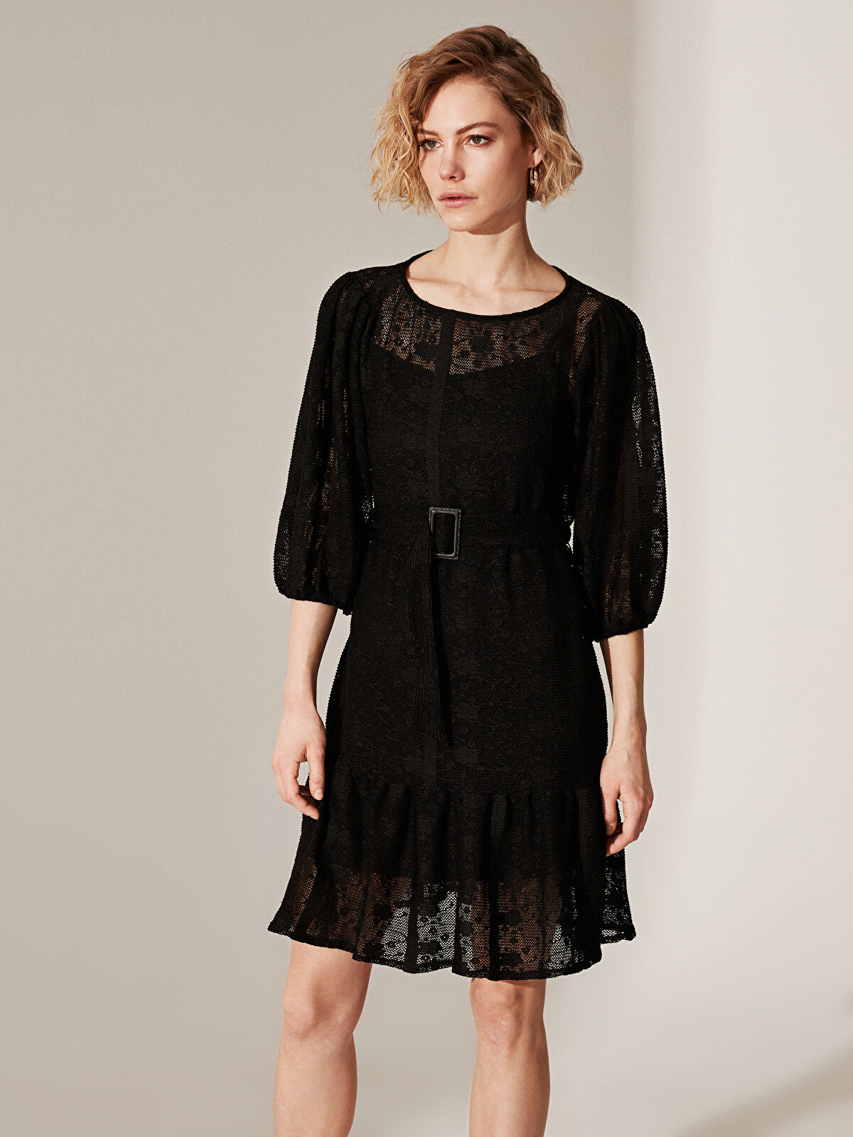 LCW VISION Kayık Yaka Standart Fit Uzun Kollu Dantel Kadın Elbise LCW VISION Kayık Yaka Standart Fit Uzun Kollu Dantel Kadın Elbise